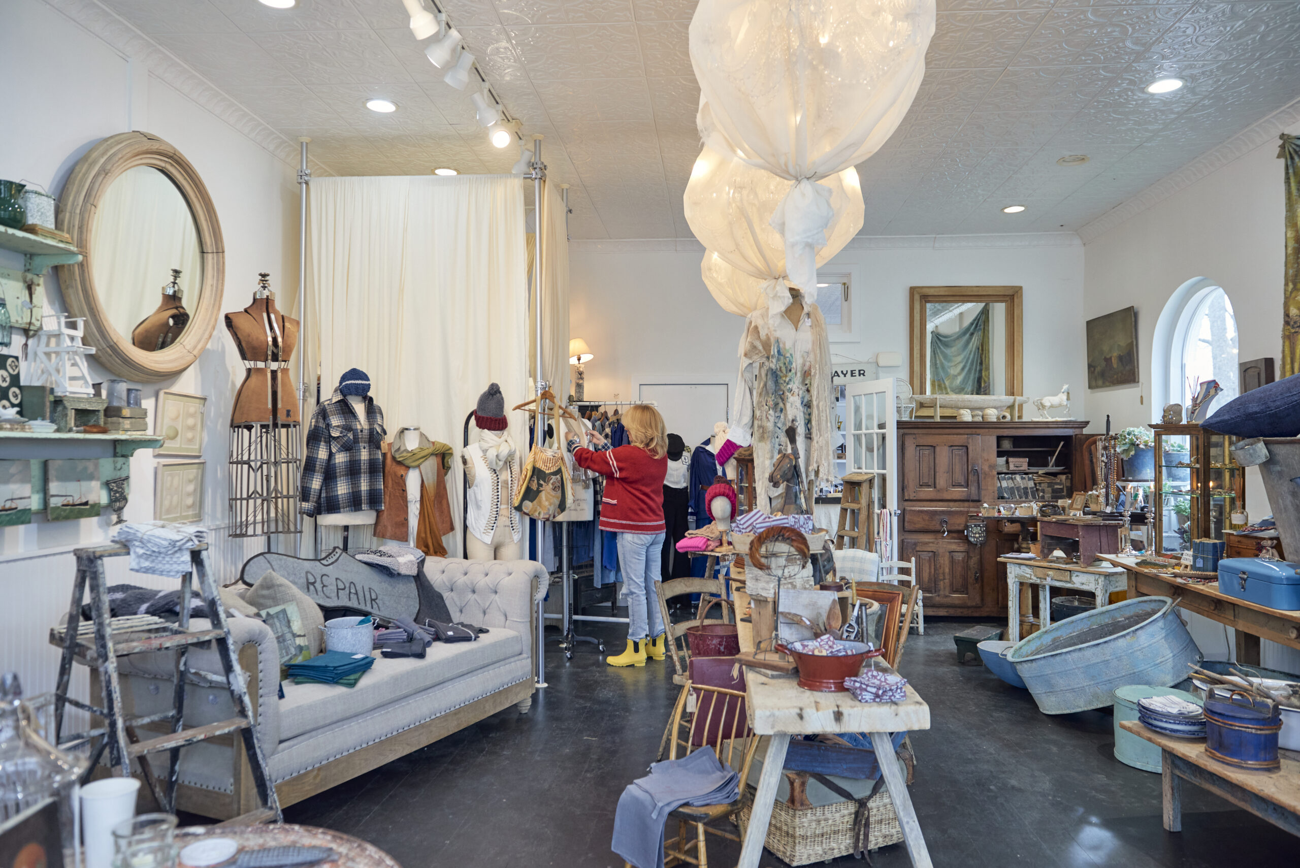 Antiques pop-up Hoare & Hoare finds a home (for now) in Bridgehampton ...