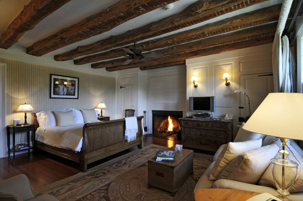 House of Hospitality: Baker House 1650 earns a major award | Southforker
