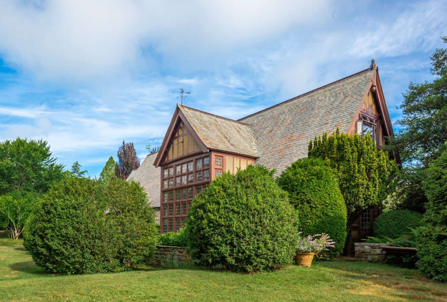 South Fork Dream Home: a historic example of East Hampton Gilded Age ...