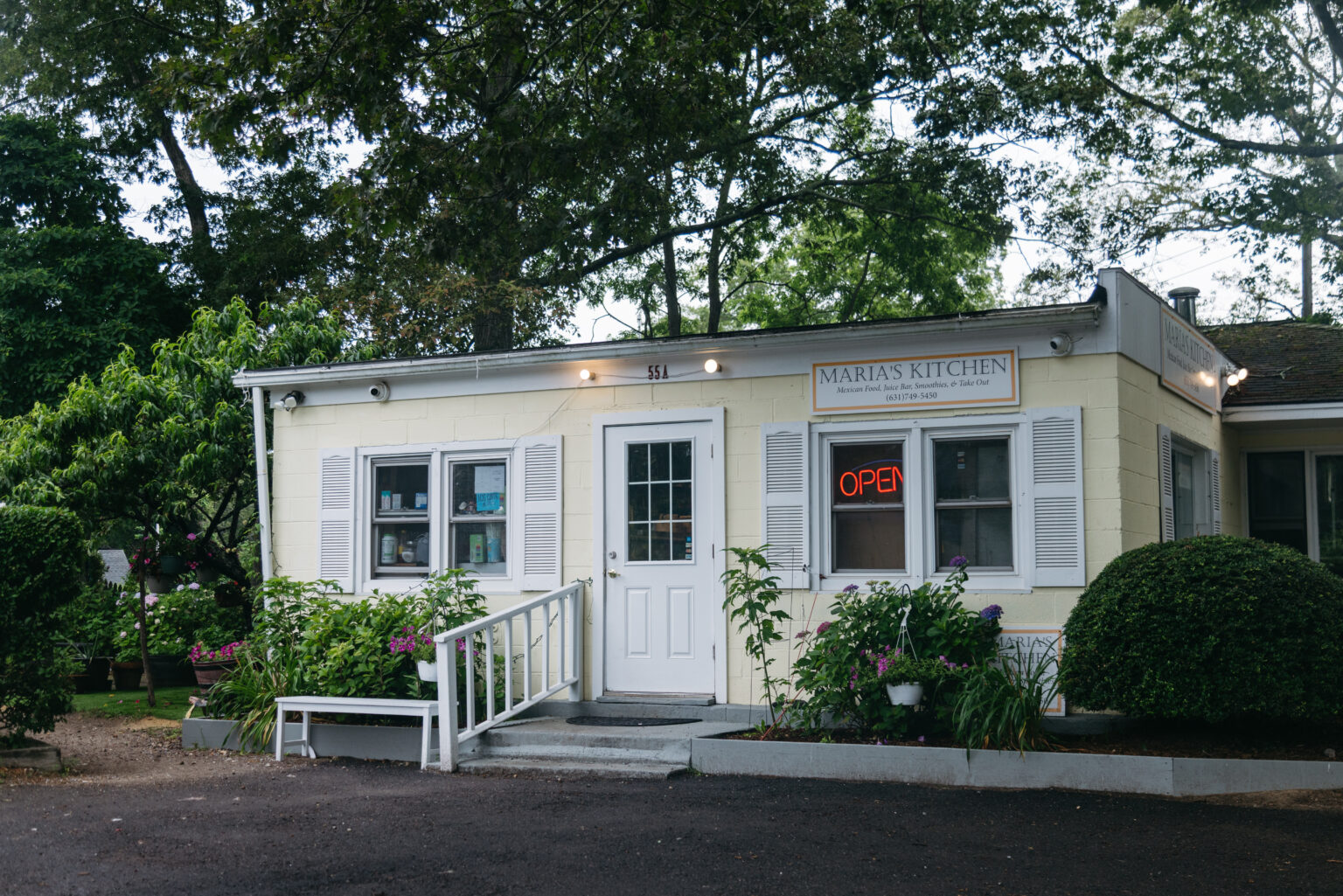 Central Comfort: Feeding an Island at Maria’s Kitchen | Southforker