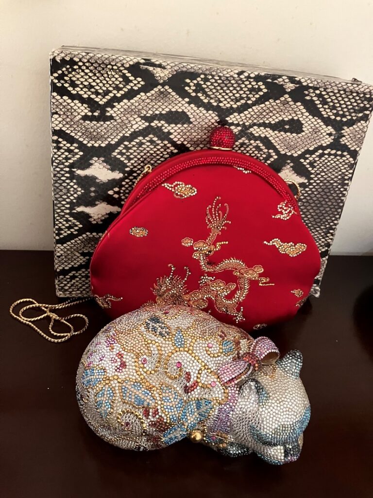 Pack up your troubles in your (Hamptons) handbag | Southforker