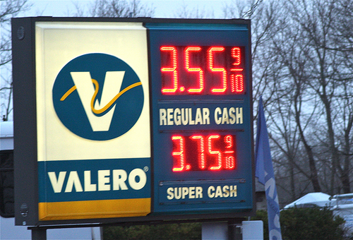 After long court battle, Valero gas station’s illuminated sign OK’d ...