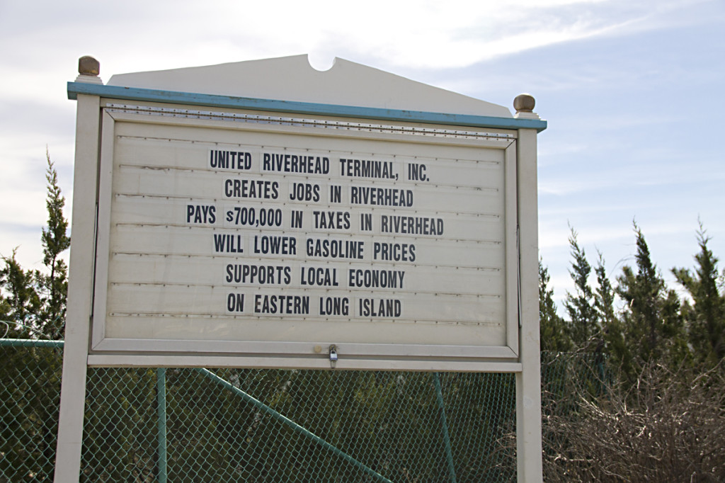 Civic association and oil terminal both say: We own that sign ...