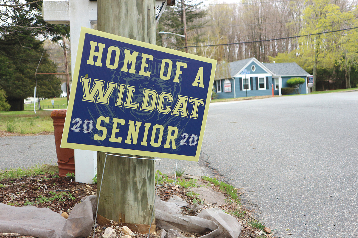 Lawn signs popping up to offer a salute to high school seniors ...