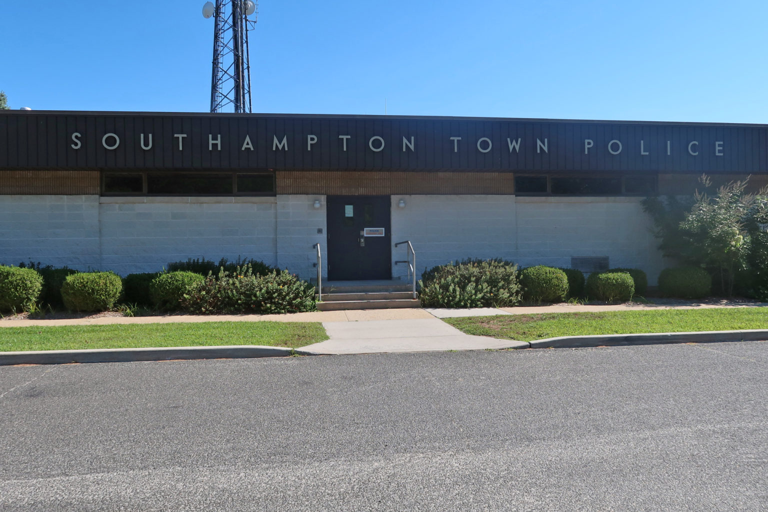 Southampton Town Police Chief visits community group - Riverhead News ...