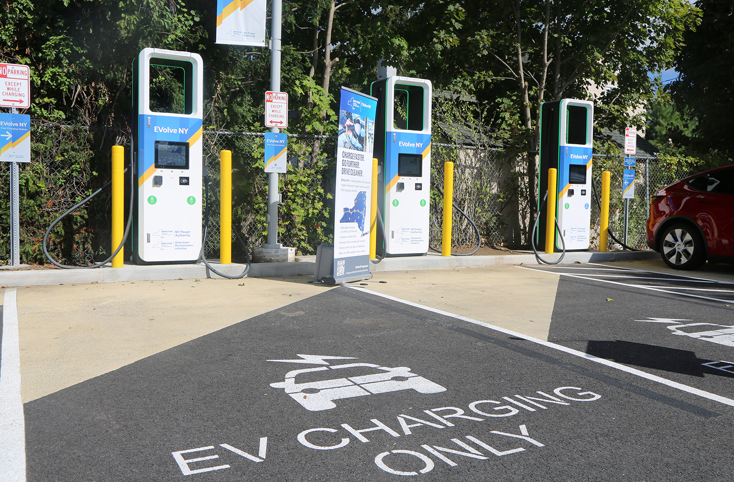 Newest electric vehicle charging station in Riverhead celebrated as 100th in EVolve NY network ...