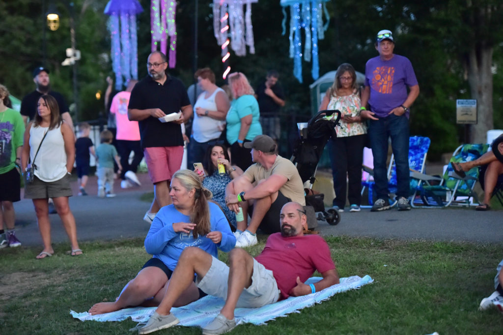 Festival in Grangebel Park brings hours of music, dancing to Peconic Riverfront: Photos ...