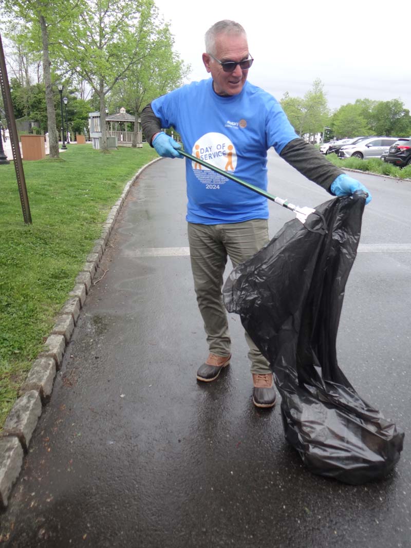 Volunteers pick up litter and build beds in Rotary Day of Service ...