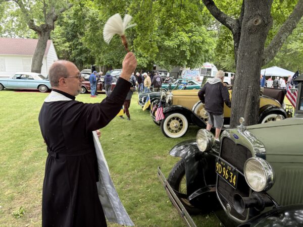 'Blessing of the Cars' fundraiser aids war-ravaged Ukraine - Riverhead ...