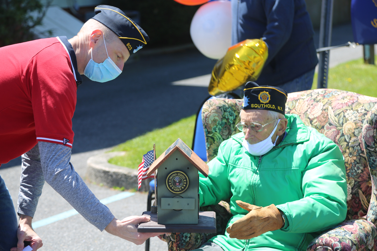 Irv Pitman, proud WWII veteran, dies at 105 - The Suffolk Times