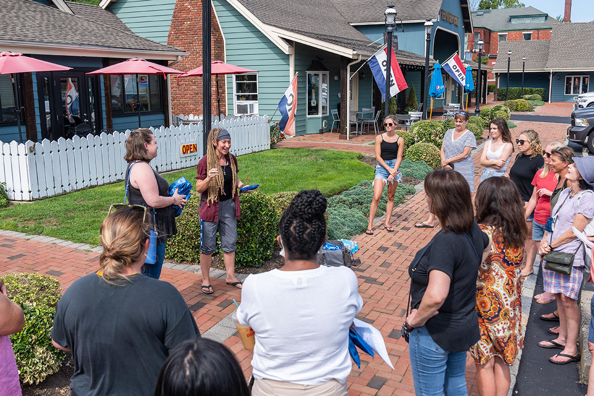 Group comes together to train and hand out Narcan kits in Southold in ...