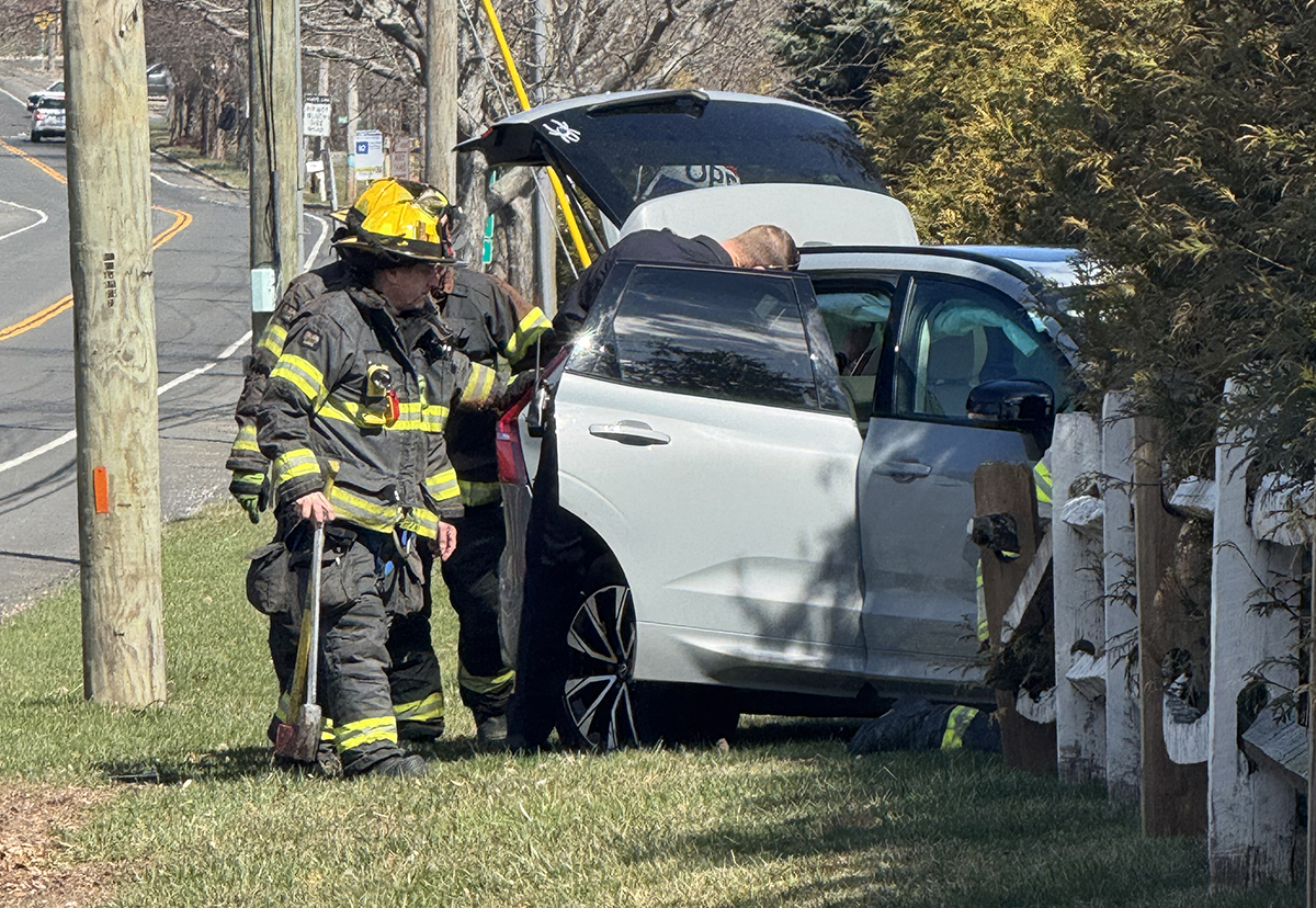 Update: Main Road reopens after Cutchogue crash - The Suffolk Times