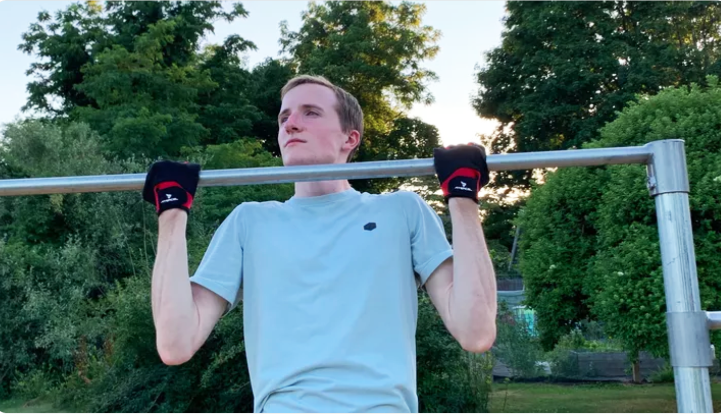 Islander is now — officially — the world chin-up champion - Shelter ...