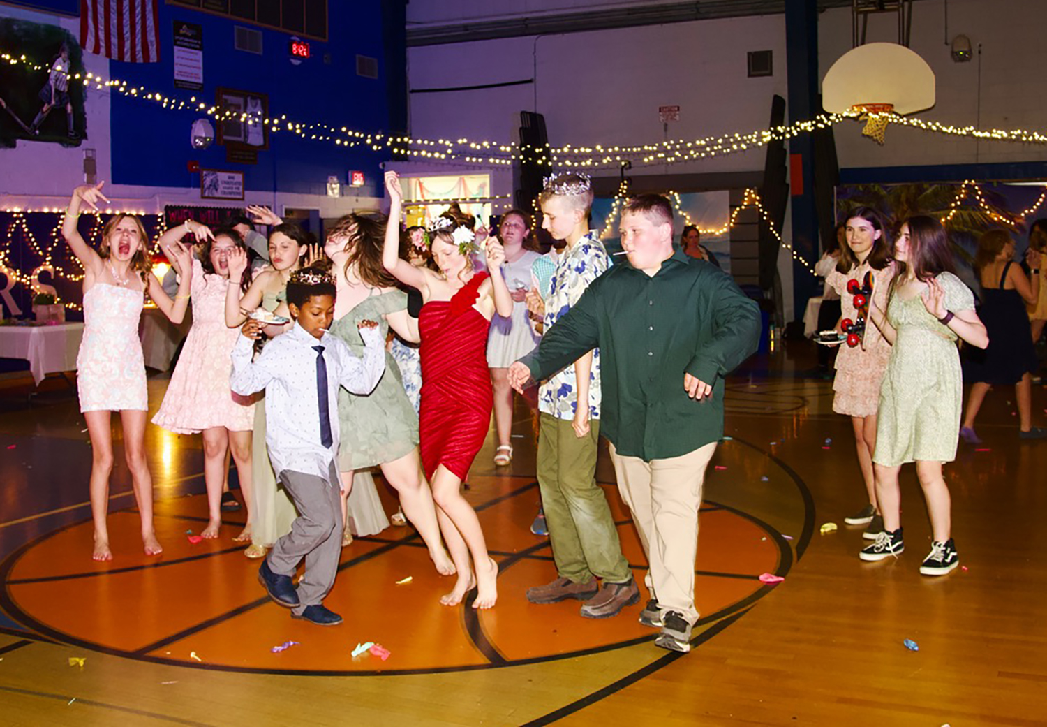 Shelter Island Spring Fling lights up a May night: Middle Schoolers ...