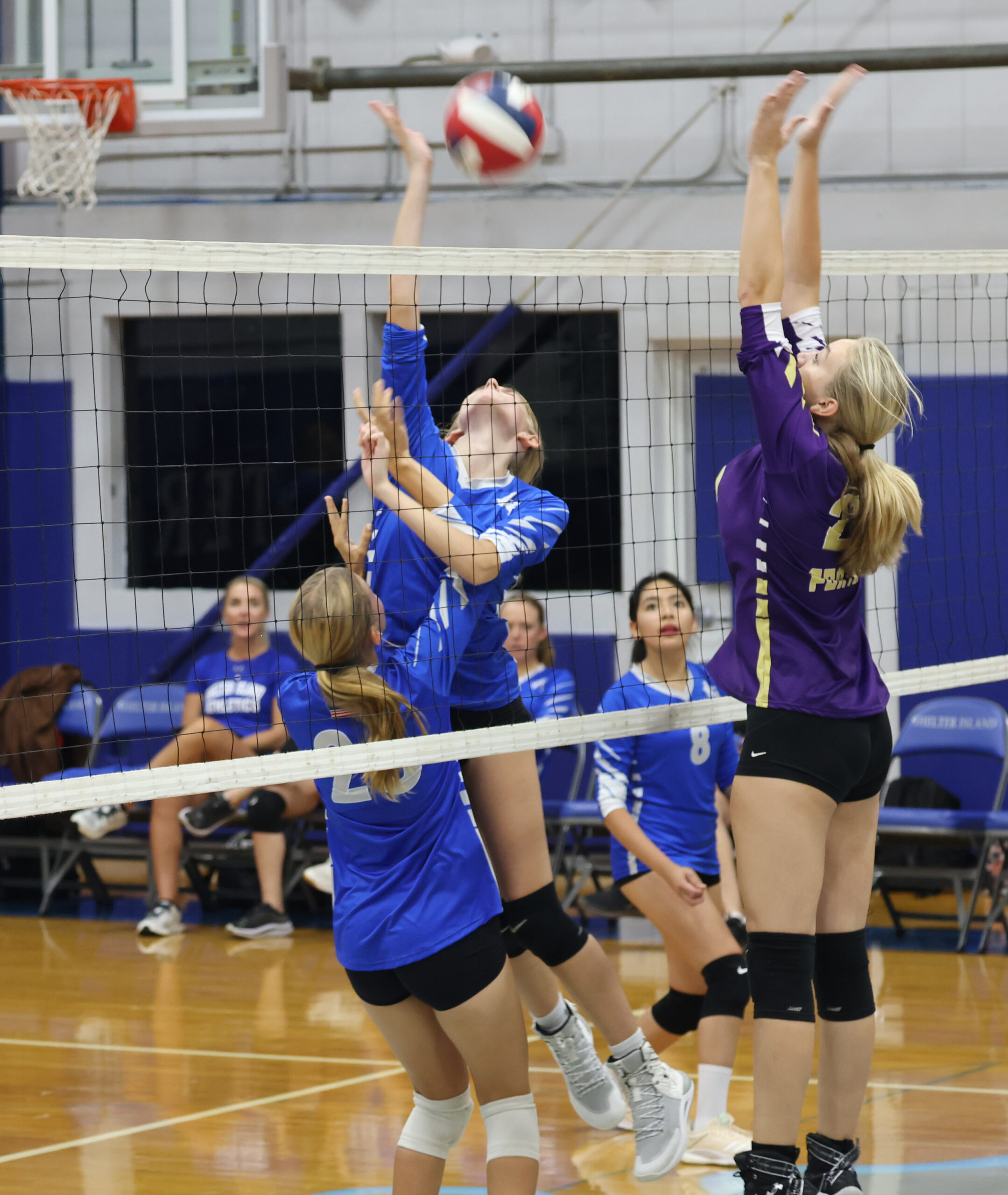'Feels amazing’: Shelter Island volleyballers notch first league win of ...