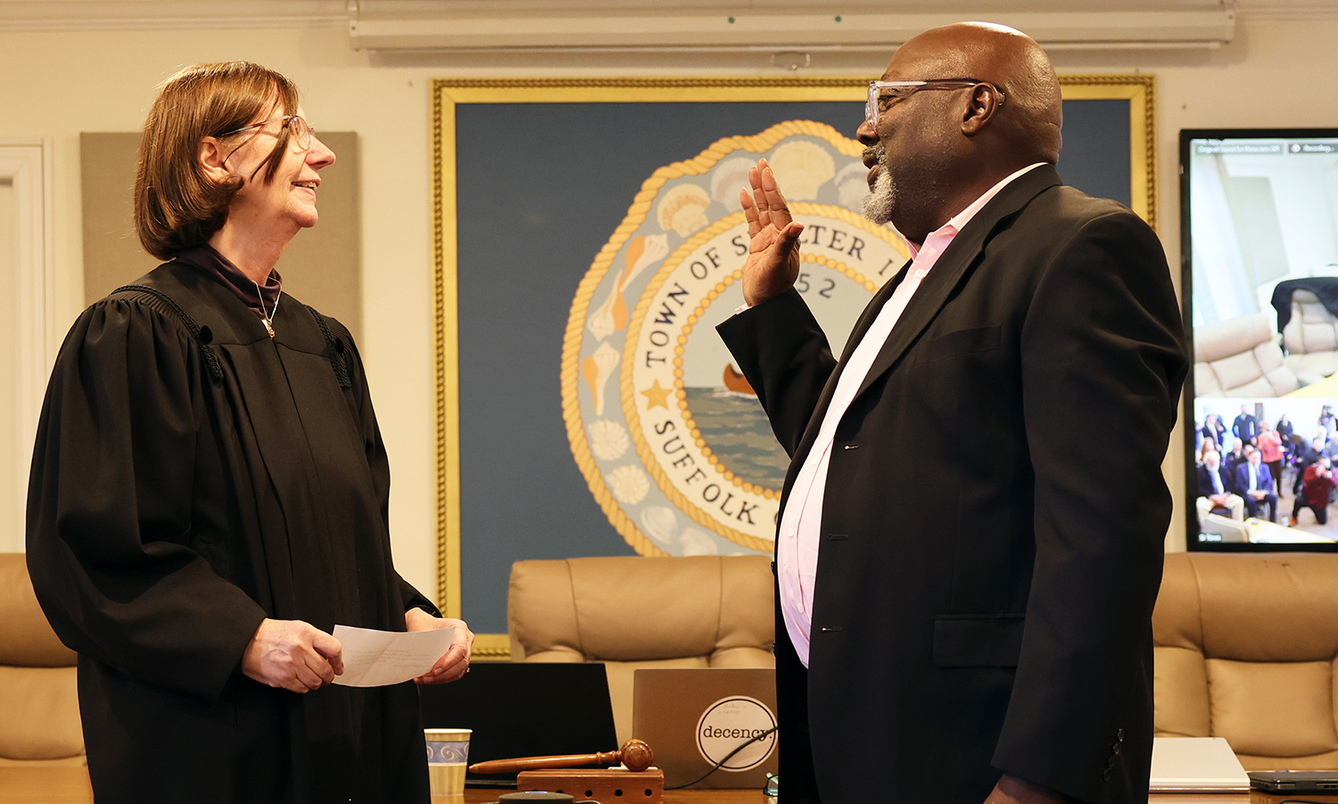 Shelter Island officials sworn into office: Councilman confronts town ...