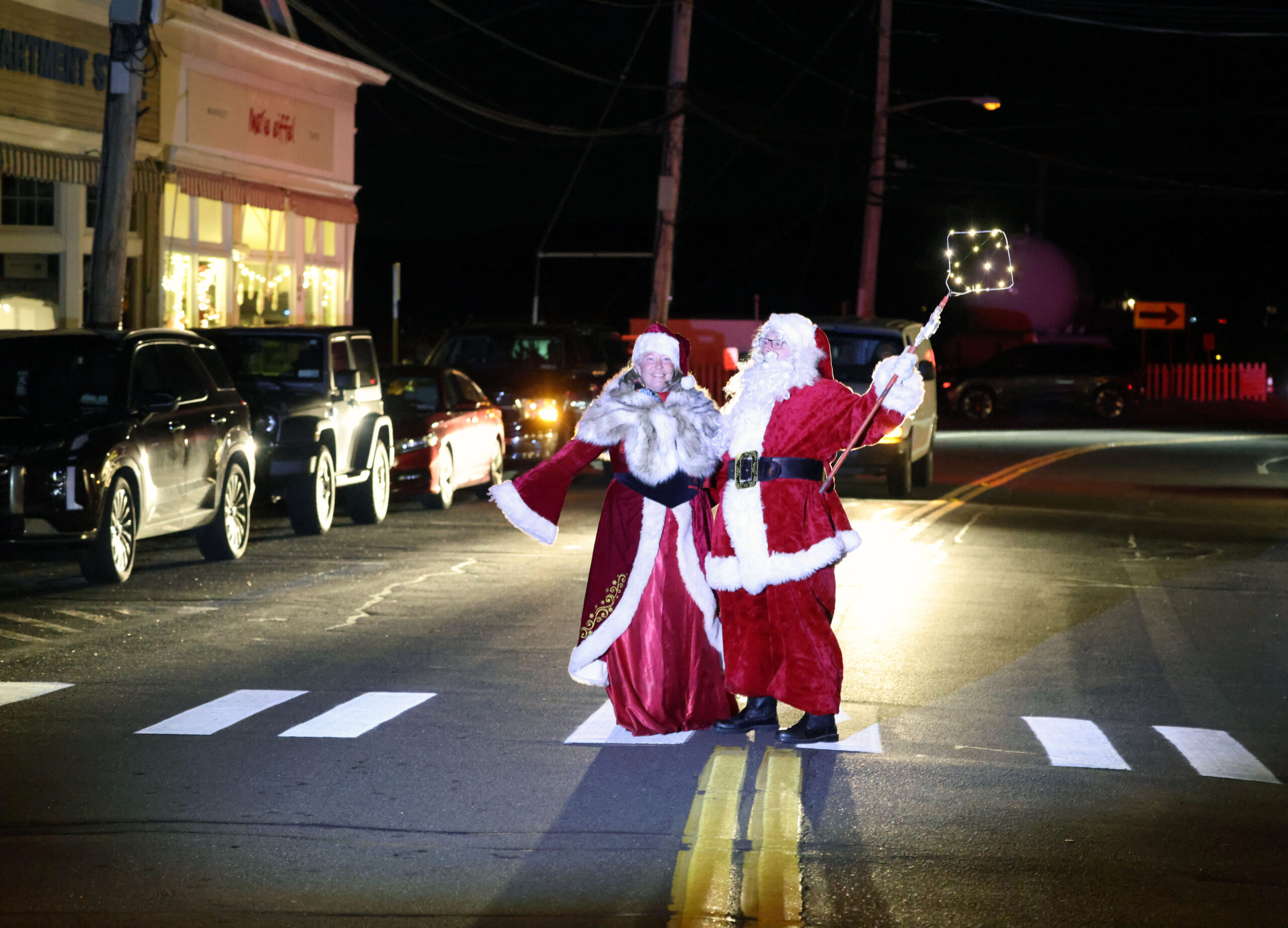 O Christmas tree! Chase Creek lighting celebrates 42 years - Shelter ...
