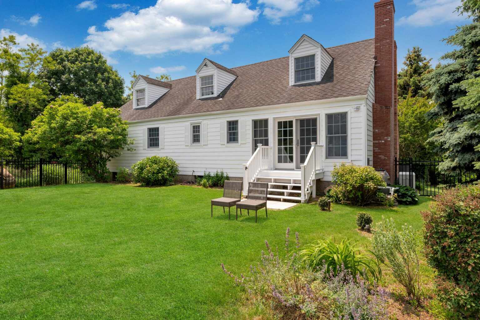 North Fork Dream Home: a northern-style Tara on the hill offers views ...