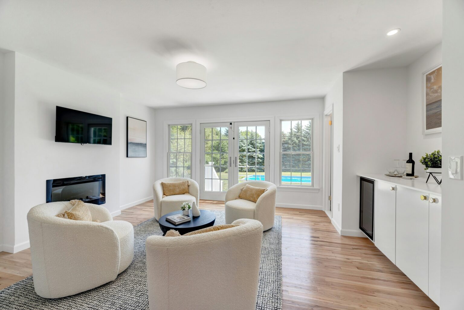 North Fork Dream Home: a northern-style Tara on the hill offers views ...