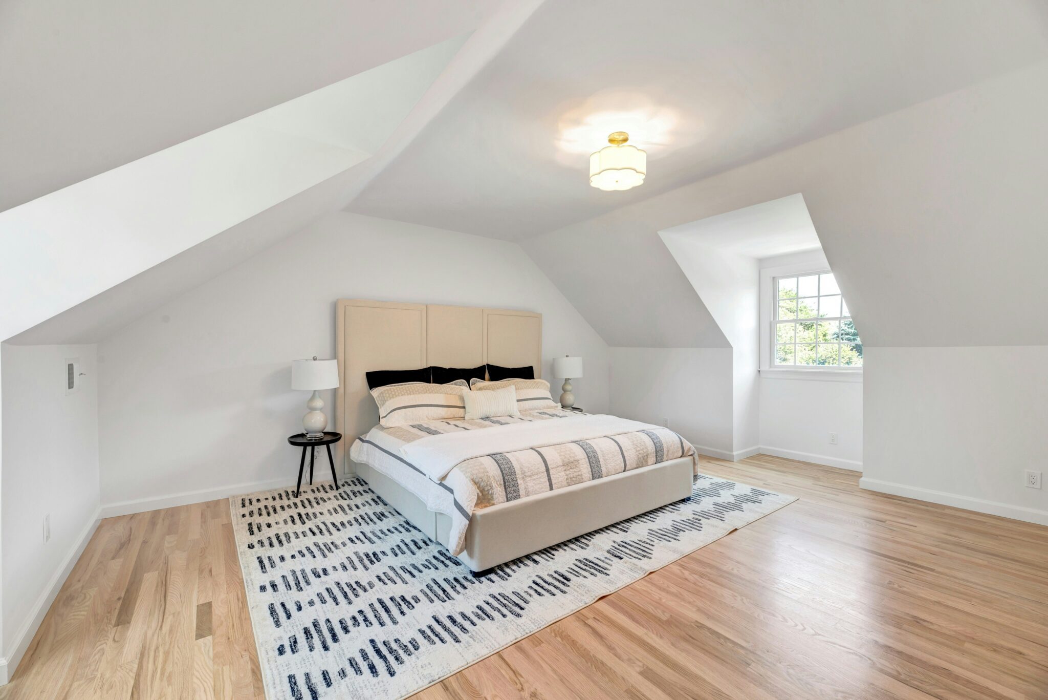 North Fork Dream Home: a northern-style Tara on the hill offers views ...